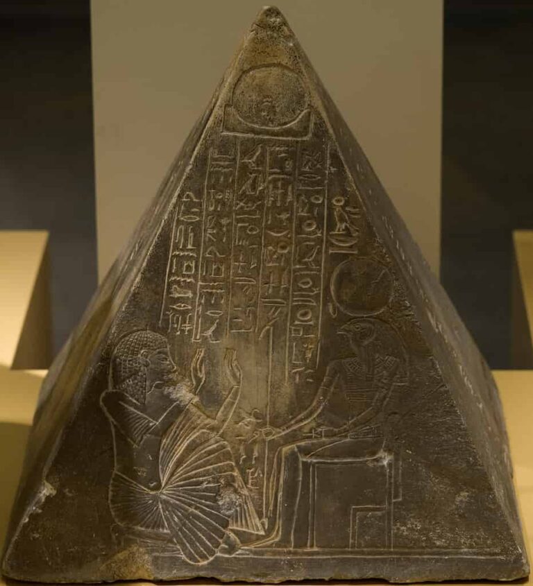 Pyramidion, the sacred stone that crowned the Egyptian pyramids and ...