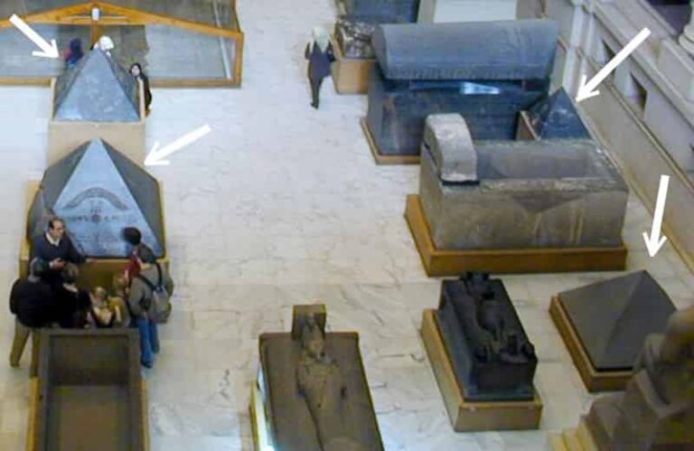 Pyramidion, the sacred stone that crowned the Egyptian pyramids and ...