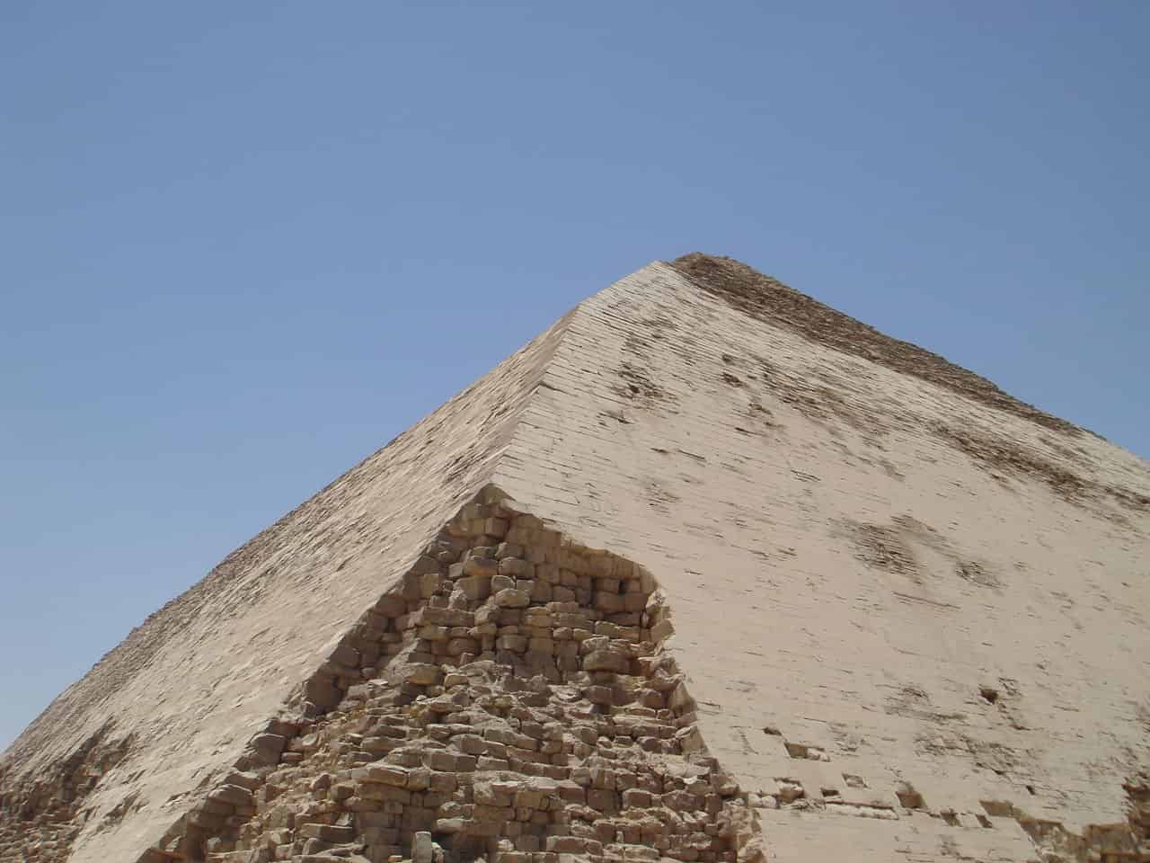 The Bent Pyramid of Sneferu: A Change in Design?