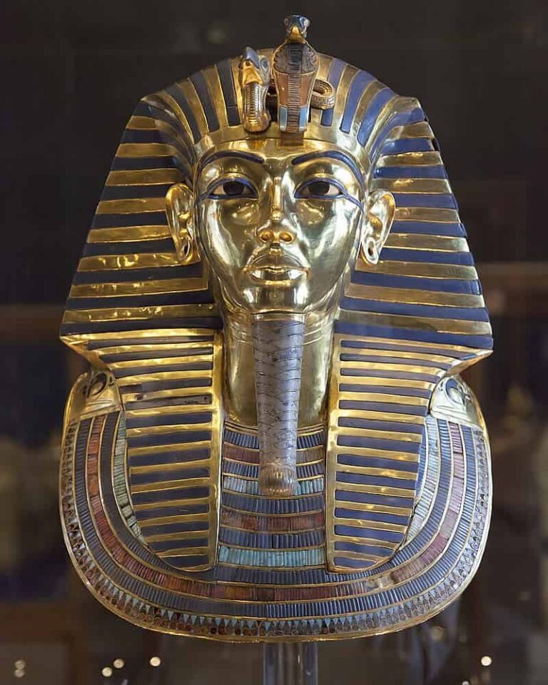 What does Tutankhamun's death mask represent?