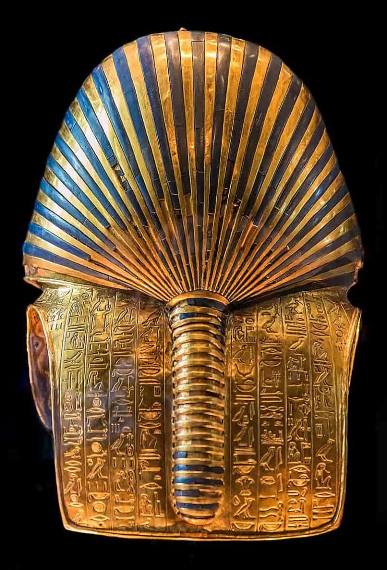 What does Tutankhamun's death mask represent?