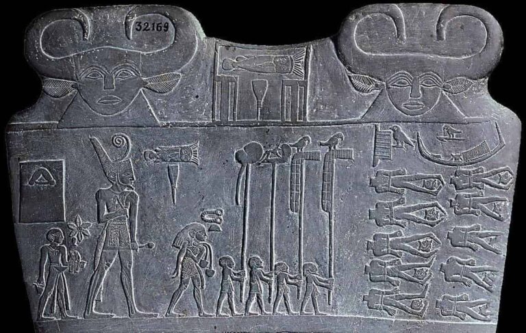What does the Palette of Narmer reveal?