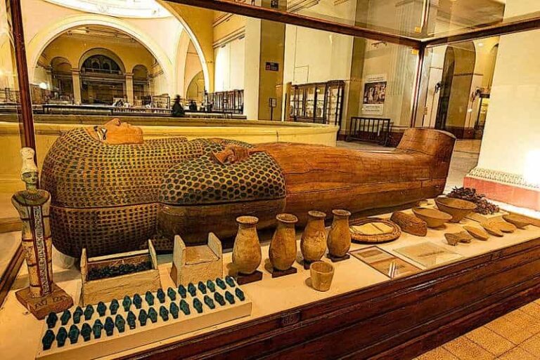 The Tomb of Queen Ahmose-Meritamun: Two Women, Two Eras